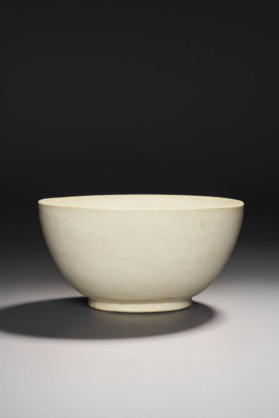 A RARE WHITE STONEWARE BOWL