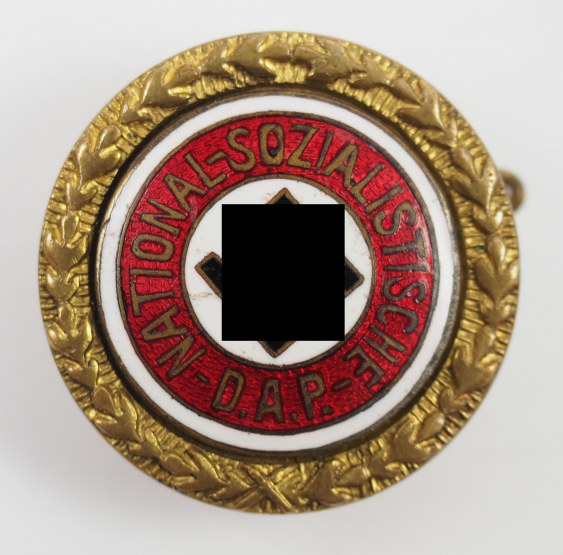 NSDAP: Goldenes Parteiabzeichen der NSDAP, kleine Ausführung.