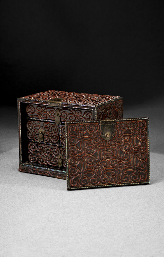 A RARE TIXI LACQUER AND LAC BURGAUTE BOX AND COVER