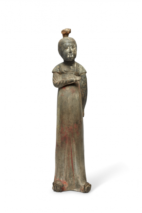 A LARGE PAINTED GREY POTTERY FIGURE OF A COURT LADY