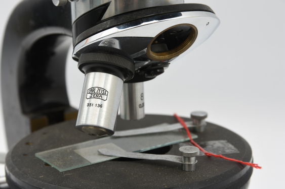 Auktion ZEISS MIKROSKOP, Binokulartubus, Deutschland Mitte 20 ...