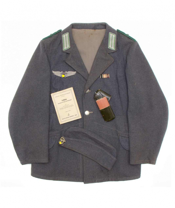 Luftschutz-Polizei, Uniform mit Bluse, Hose und Schiffchen eines ...