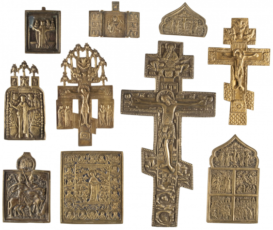 10 BRONZE-IKONEN: DREI KRUZIFIXE, TRIPTYCHON, ZWEI FRAGMENTE UND VIER IKONEN