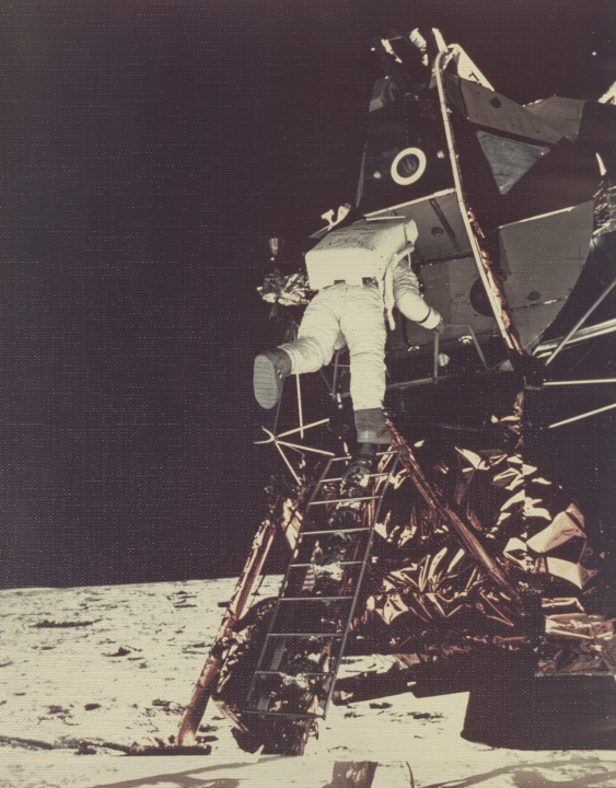 [LARGE FORMAT] BUZZ ALDRIN CLIMBING DOWN THE LADDER OF THE LM EAGLE ...