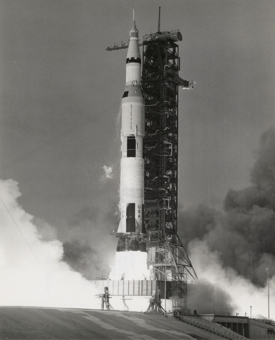 LAUNCH OF APOLLO 13, SATURN V, APRIL 11, 1970 — Katalog Moon Shots ...