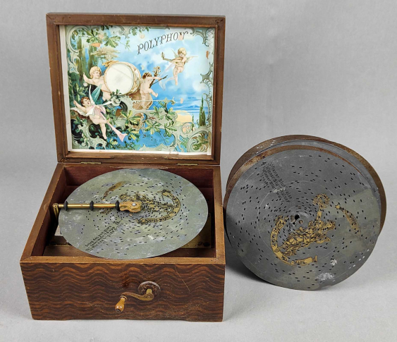 Polyphon mit 17 Blechplatten um 1890