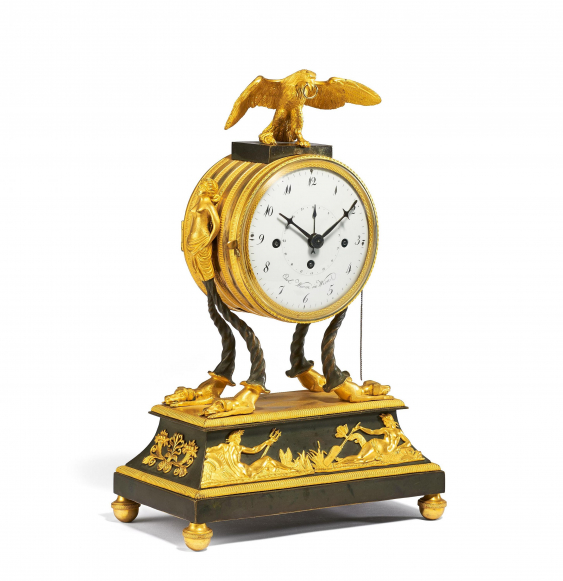 Pendulum clock with eagle decor