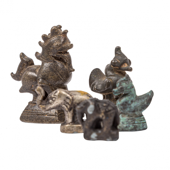 Convolute: 5 weights in the shape of animals: