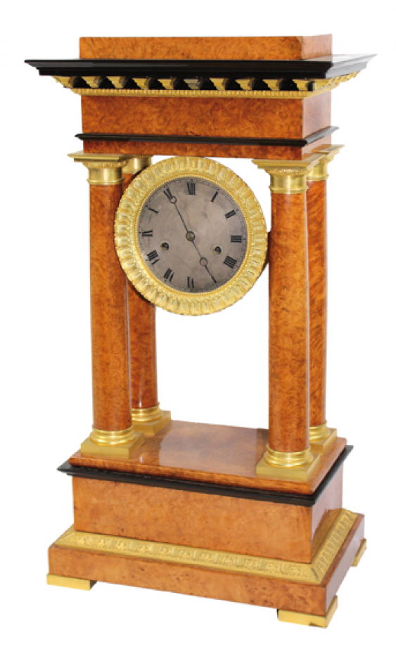 Große Säulen Pendule. — Katalog A127: Geographie, Antiquitäten, Schmuck ...