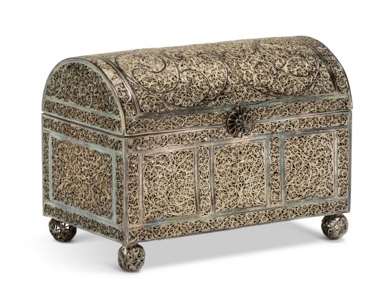 A DUTCH OR DUTCH COLONIAL SILVER FILIGREE CASKET